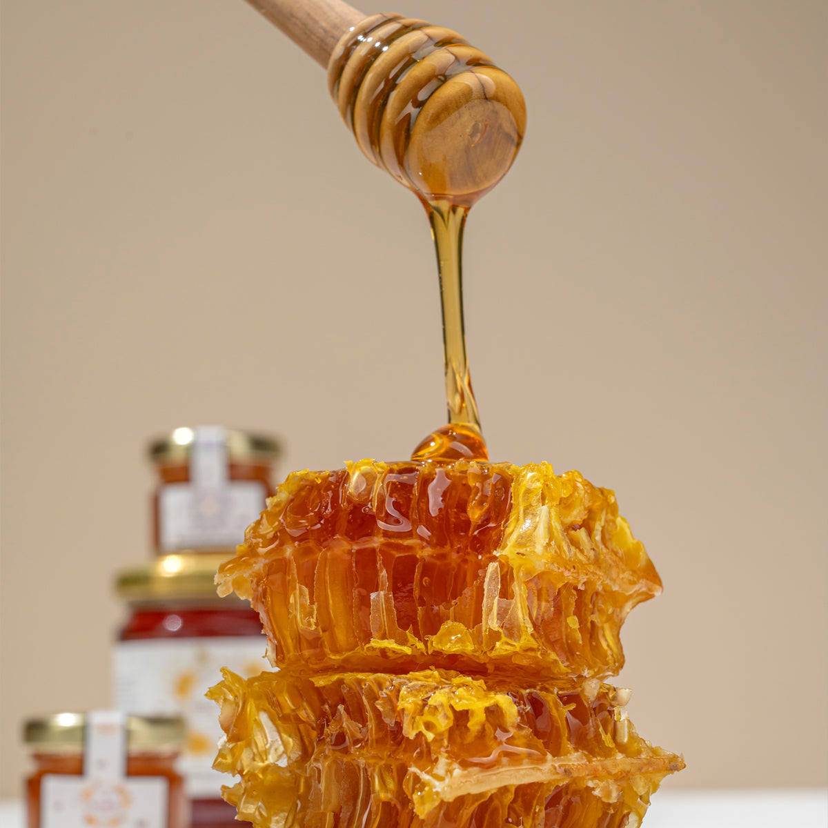 A Honey Comparison: Raw vs. Processed Honey Uncovered – Raw Honey